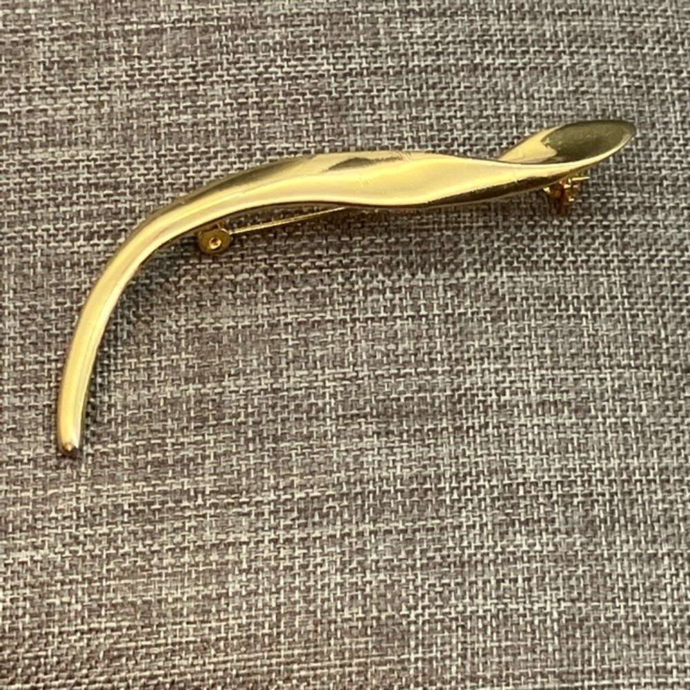 Pin Brooch Long Curved Shiny Gold Swish Swish Retro V… - Gem